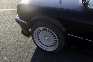 Black BMW 316 1986 in Liepaja, with an engine capacity of 2.80 L and mileage of 259 thousand km for 11995 €, photo 19 on AUTOMOTO.COM.LV
