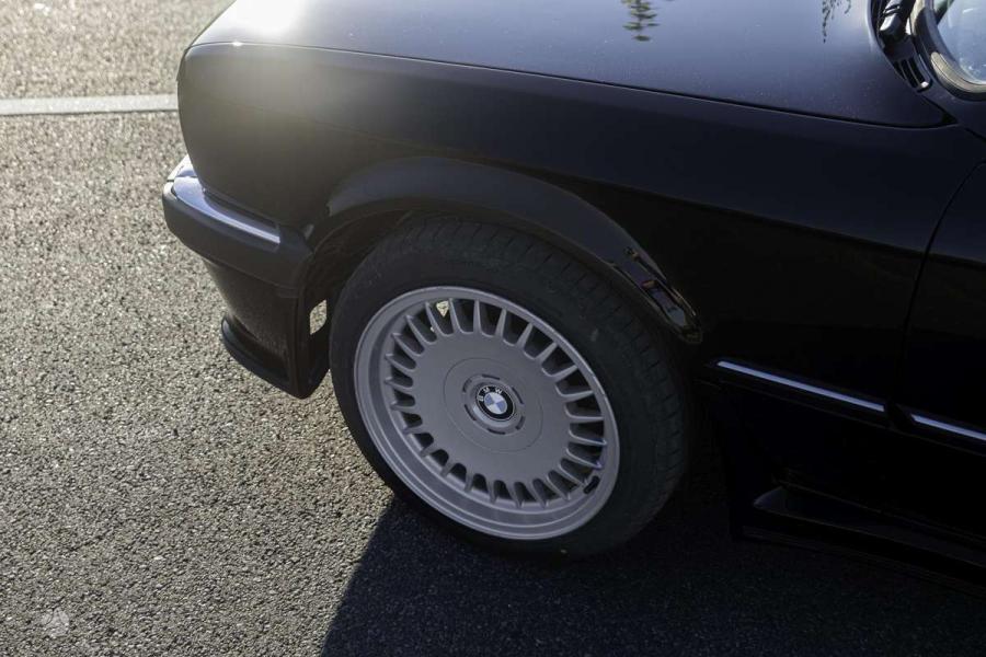 Black BMW 316 1986 in Liepaja, with an engine capacity of 2.80 L and mileage of 259 thousand km for 11995 €, photo 19 on AUTOMOTO.COM.LV