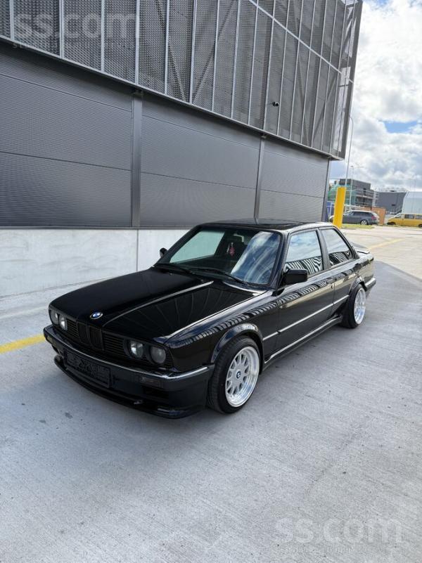 Melns BMW 316 1986 Liepāja, ar dzinēja tilpumu 2.80 L un nobraukumu 260 tūkst. km par 12450 €, foto 5 vietnē AUTOMOTO.COM.LV