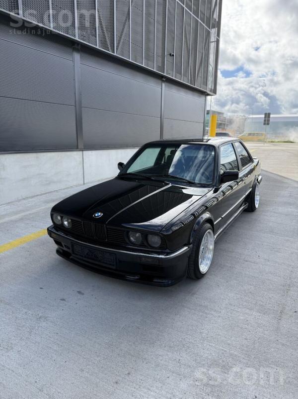 Melns BMW 316 1986 Liepāja, ar dzinēja tilpumu 2.80 L un nobraukumu 260 tūkst. km par 12450 €, foto 6 vietnē AUTOMOTO.COM.LV