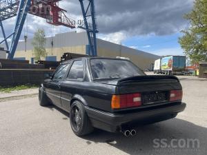 Black BMW 316 1990 in Riga, with an engine capacity of 2.80 L and mileage of 270 thousand km for 4300 €, photo 2 on AUTOMOTO.COM.LV