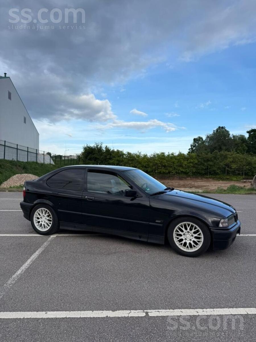 Black BMW 316 1995 in Valmiera, with an engine capacity of 1.60 L and mileage of 273 thousand km for 2500 €, photo 1 on AUTOMOTO.COM.LV