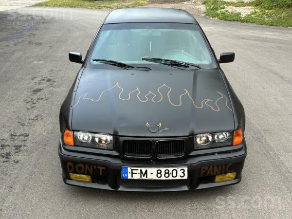 Black BMW 316 1995 in Liepaja, with an engine capacity of 2.50 L and mileage of 312 thousand km for 3300 €, photo 3 on AUTOMOTO.COM.LV
