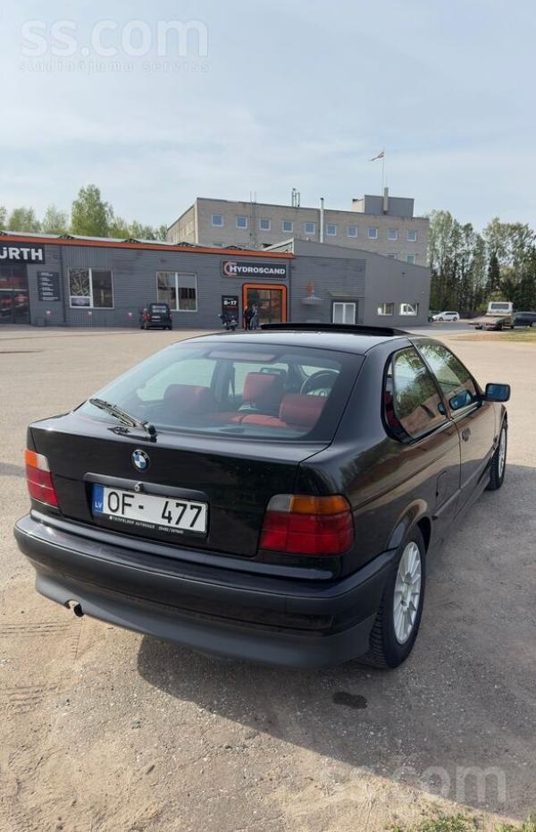 Melns BMW 316 1995 Rīga, ar dzinēja tilpumu 1.60 L un nobraukumu 328 tūkst. km par 2400 €, foto 4 vietnē AUTOMOTO.COM.LV