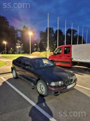 Melns BMW 316 1994 Rīga, ar dzinēja tilpumu 2.50 L un nobraukumu 209 tūkst. km par 1500 €, foto  vietnē AUTOMOTO.COM.LV