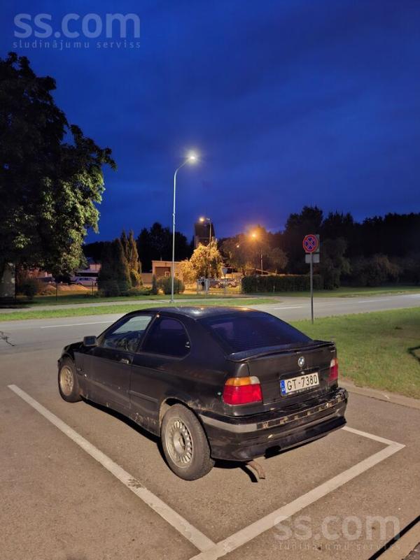 Black BMW 316 1994 in Riga, with an engine capacity of 2.50 L and mileage of 209 thousand km for 1500 €, photo 4 on AUTOMOTO.COM.LV