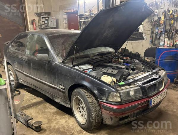 Black BMW 316 1994 in Riga, with an engine capacity of 2.50 L and mileage of 209 thousand km for 1500 €, photo 6 on AUTOMOTO.COM.LV