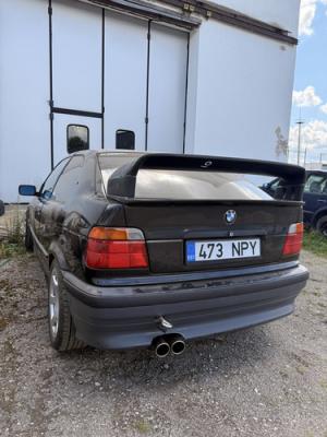 Melns BMW 316 1995 Rakvere, ar dzinēja tilpumu 2.20 L un nobraukumu 317 tūkst. km par 4000 €, foto 4 vietnē AUTOMOTO.COM.LV
