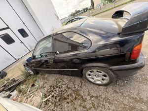 Melns BMW 316 1995 Rakvere, ar dzinēja tilpumu 2.20 L un nobraukumu 317 tūkst. km par 4000 €, foto 5 vietnē AUTOMOTO.COM.LV