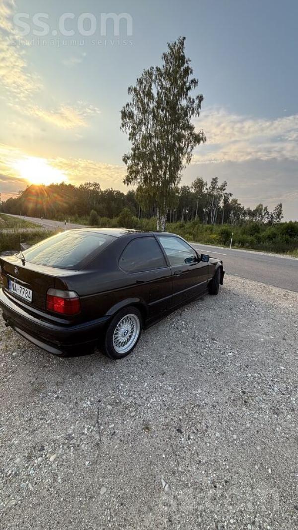 Melns BMW 316 1998 Bauska, ar dzinēja tilpumu 1.80 L un nobraukumu 240 tūkst. km par 2400 €, foto 2 vietnē AUTOMOTO.COM.LV