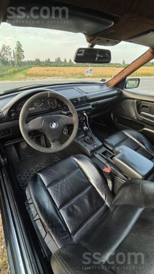 Black BMW 316 1998 in Bauska, with an engine capacity of 1.80 L and mileage of 240 thousand km for 2400 €, photo 4 on AUTOMOTO.COM.LV
