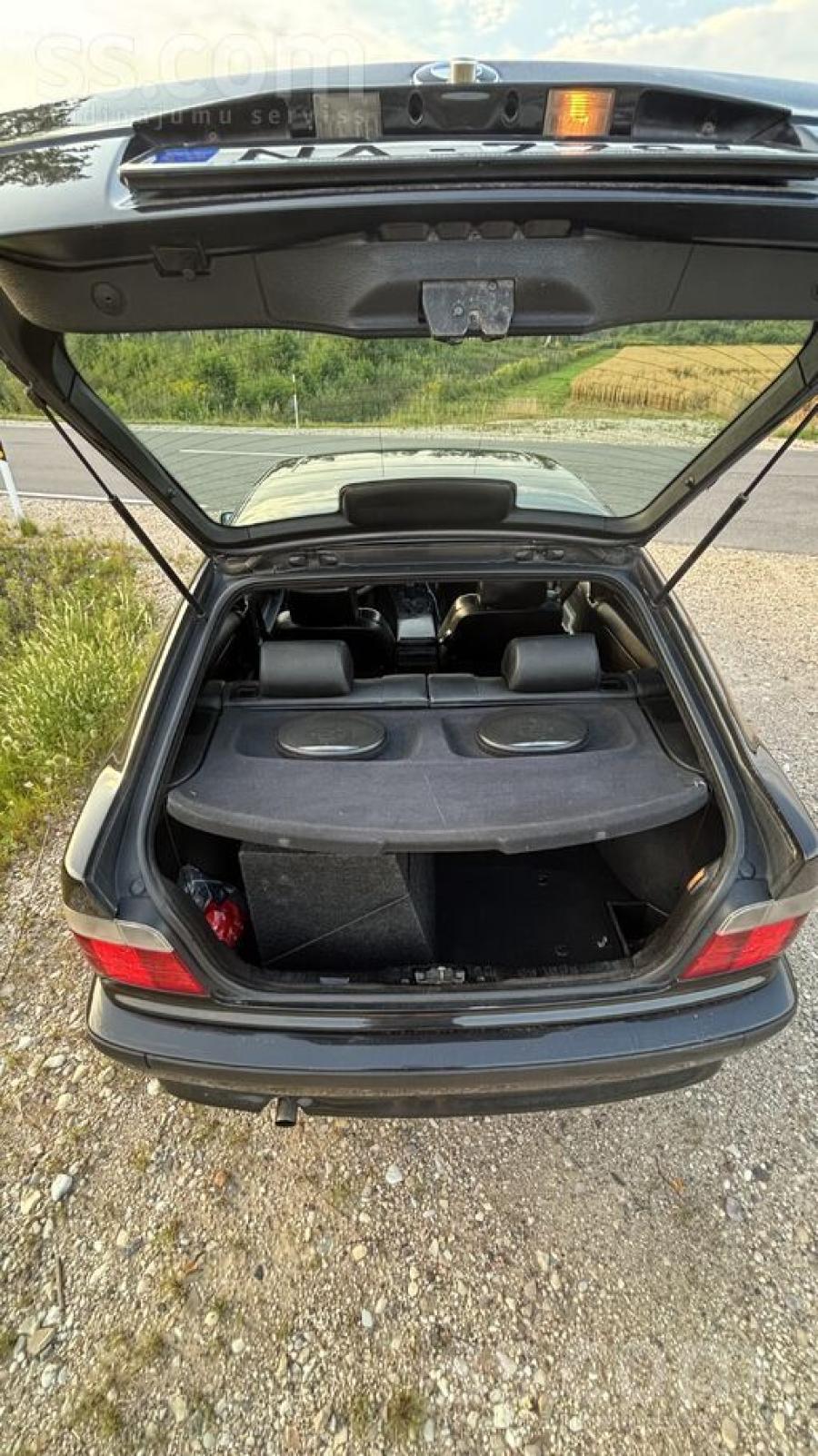 Black BMW 316 1998 in Bauska, with an engine capacity of 1.80 L and mileage of 240 thousand km for 2400 €, photo 5 on AUTOMOTO.COM.LV