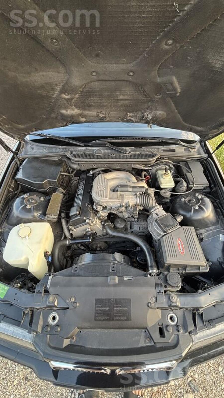 Black BMW 316 1998 in Bauska, with an engine capacity of 1.80 L and mileage of 240 thousand km for 2400 €, photo 7 on AUTOMOTO.COM.LV