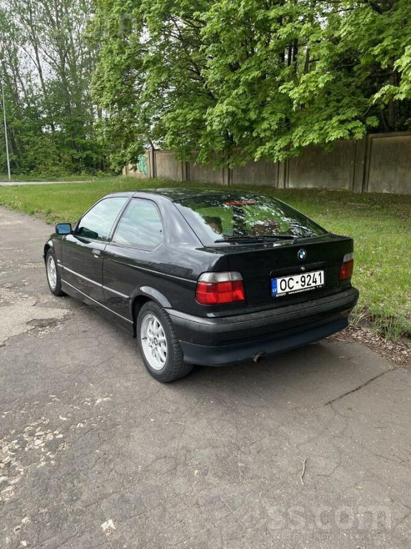 Черный БМВ 316 1999 в Рига, объемом двигателя 1.90 л и пробегом 363 тыс. км за 2650 €, фото 2 на AUTOMOTO.COM.LV