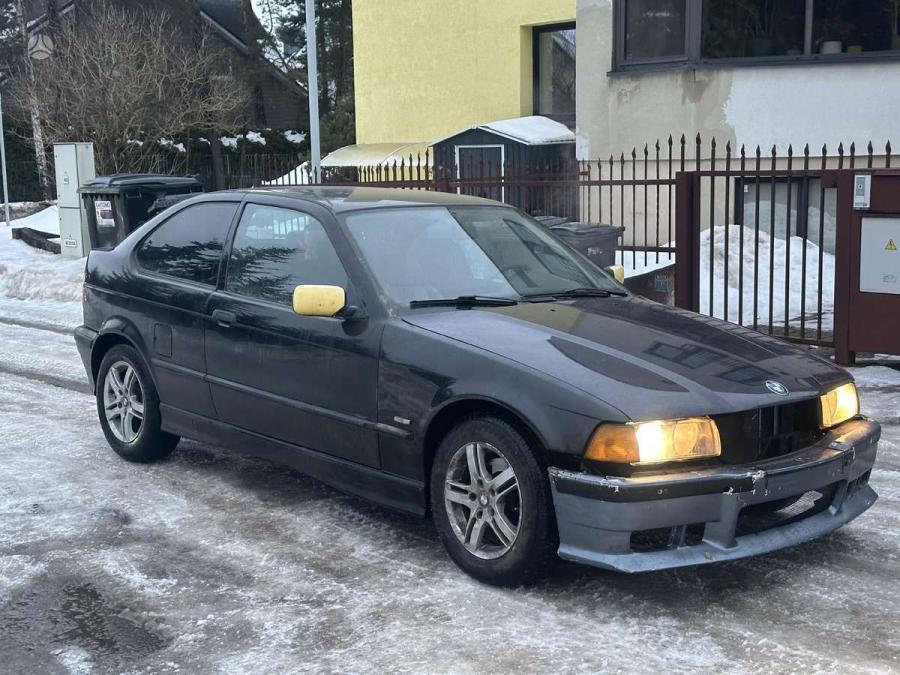 Melns BMW 316 2000 Viļņa, ar dzinēja tilpumu 1.90 L un nobraukumu 200 tūkst. km par 1600 €, foto 3 vietnē AUTOMOTO.COM.LV