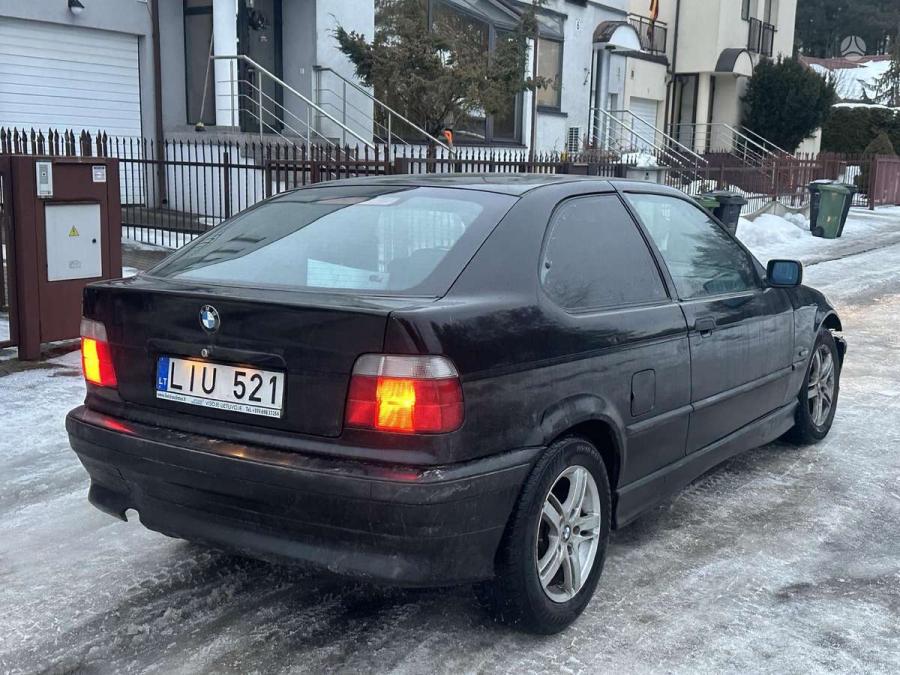 Melns BMW 316 2000 Viļņa, ar dzinēja tilpumu 1.90 L un nobraukumu 200 tūkst. km par 1600 €, foto 4 vietnē AUTOMOTO.COM.LV