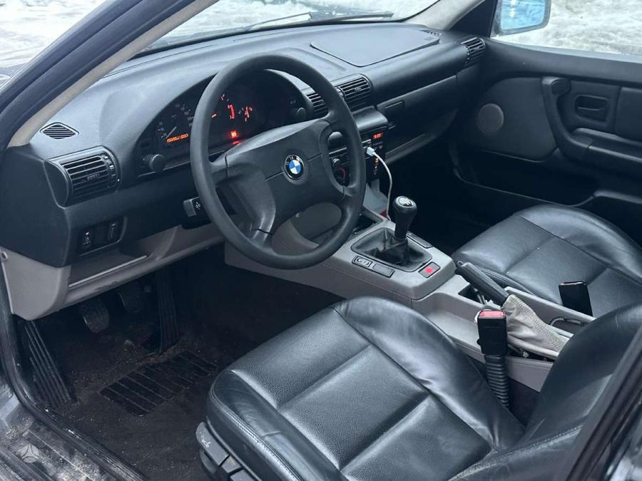 Melns BMW 316 2000 Viļņa, ar dzinēja tilpumu 1.90 L un nobraukumu 200 tūkst. km par 1600 €, foto 7 vietnē AUTOMOTO.COM.LV