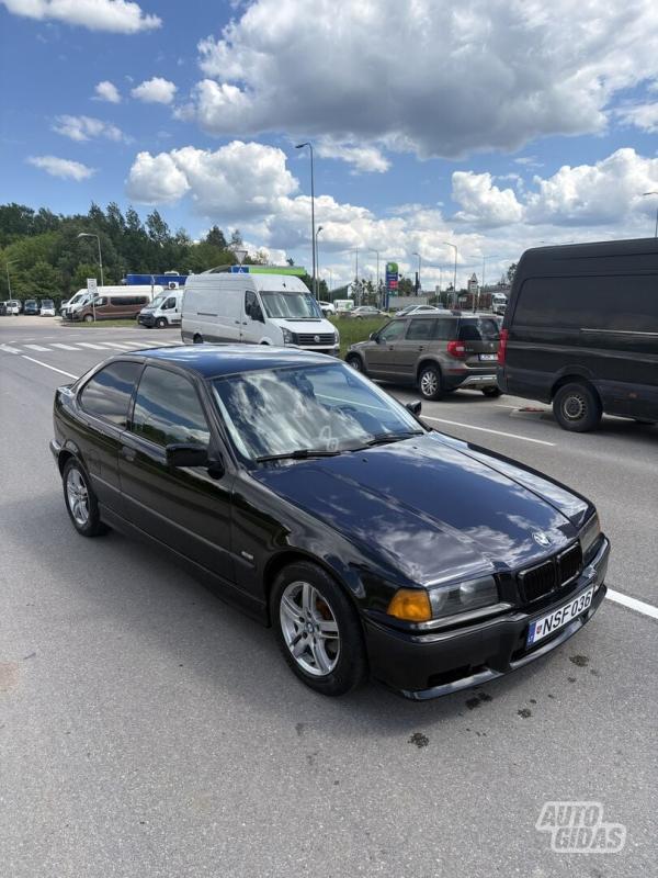Melns BMW 316 2000 Viļņa, ar dzinēja tilpumu 1.60 L un nobraukumu 234 tūkst. km par 2000 €, foto 7 vietnē AUTOMOTO.COM.LV