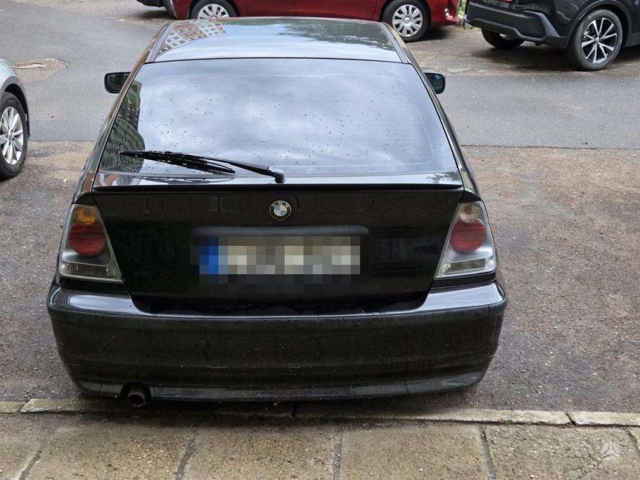 Black BMW 316 2003 in Vilnius, with an engine capacity of 1.80 L and mileage of 158 thousand km for 1800 €, photo 3 on AUTOMOTO.COM.LV