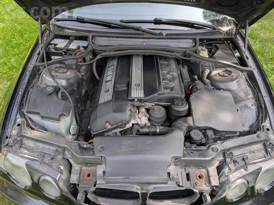 Black BMW 316 2004 in Riga, with an engine capacity of 2.50 L and mileage of 218 thousand km for 3200 €, photo 9 on AUTOMOTO.COM.LV
