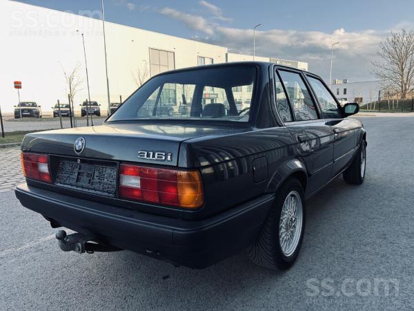 Melns BMW 316 1990 Tallina, ar dzinēja tilpumu 1.60 L un nobraukumu 209 tūkst. km par 5980 €, foto 3 vietnē AUTOMOTO.COM.LV