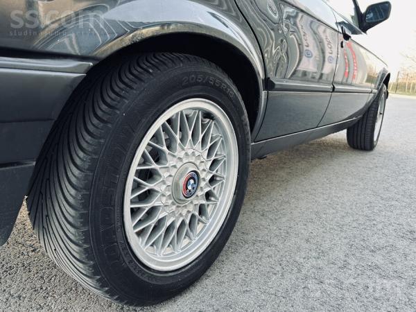 Melns BMW 316 1990 Tallina, ar dzinēja tilpumu 1.60 L un nobraukumu 209 tūkst. km par 5980 €, foto 5 vietnē AUTOMOTO.COM.LV