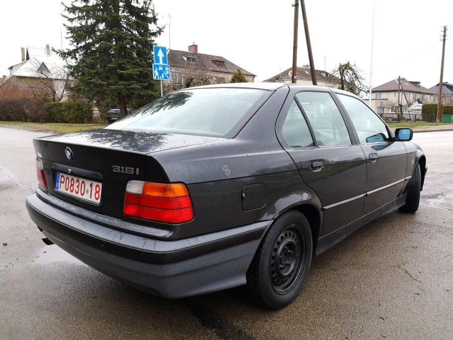 Melns BMW 316 1992 Marijampole, ar dzinēja tilpumu 1.60 L un nobraukumu 273 tūkst. km par 1849 €, foto 4 vietnē AUTOMOTO.COM.LV