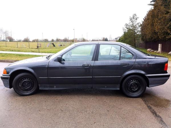 Black BMW 316 1992 in Marijampole, with an engine capacity of 1.60 L and mileage of 273 thousand km for 1849 €, photo 7 on AUTOMOTO.COM.LV