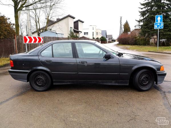 Black BMW 316 1992 in Marijampole, with an engine capacity of 1.60 L and mileage of 273 thousand km for 1849 €, photo 8 on AUTOMOTO.COM.LV