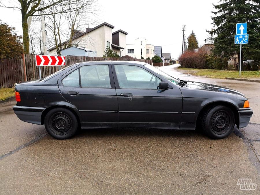 Melns BMW 316 1992 Marijampole, ar dzinēja tilpumu 1.60 L un nobraukumu 273 tūkst. km par 1849 €, foto 8 vietnē AUTOMOTO.COM.LV