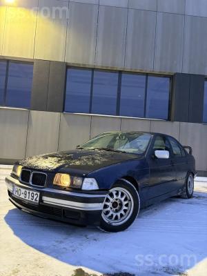 Melns BMW 316 1994 Rīga, ar dzinēja tilpumu 1.60 L un nobraukumu 255 tūkst. km par 2500 €, foto  vietnē AUTOMOTO.COM.LV