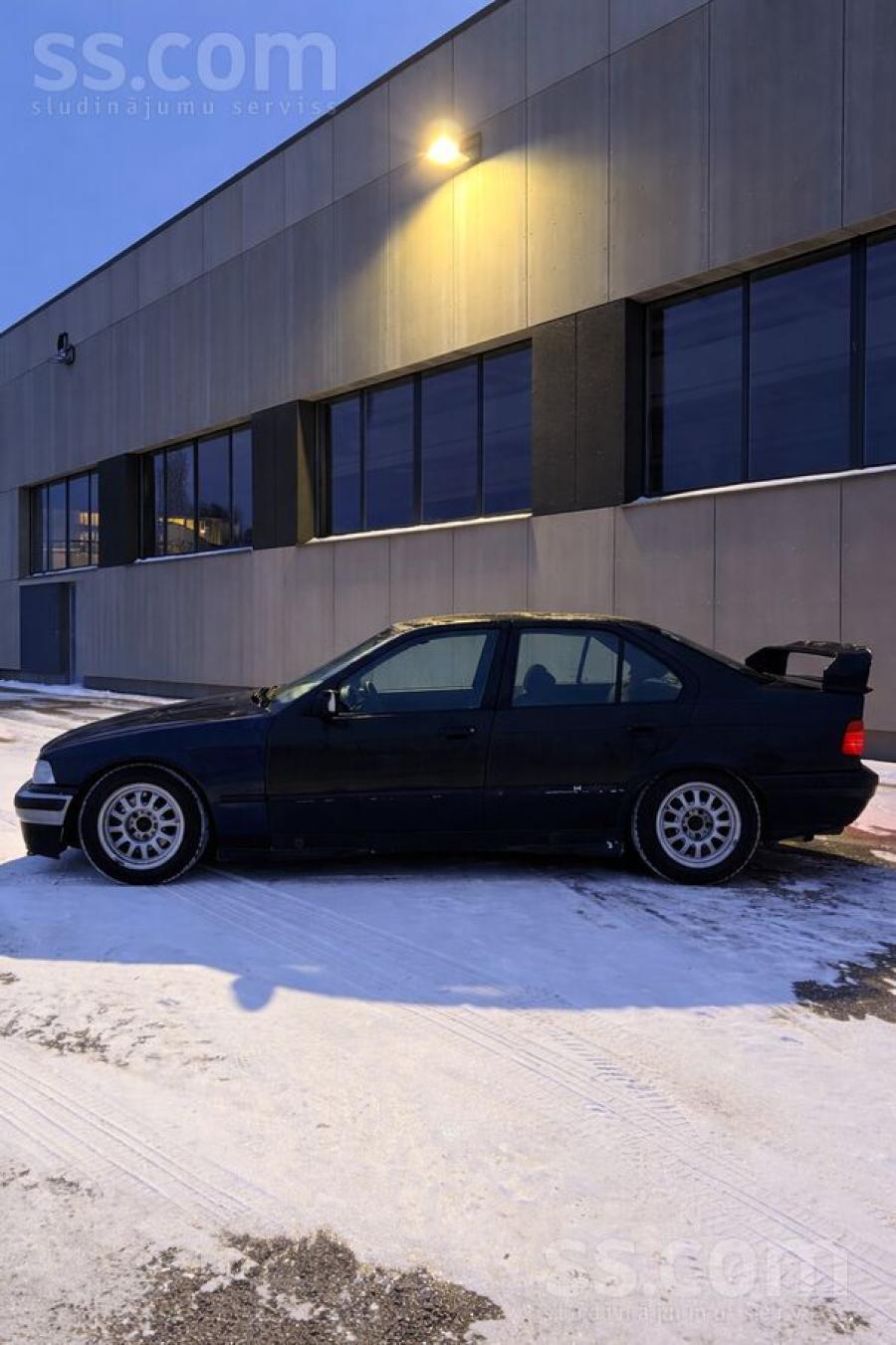 Melns BMW 316 1994 Rīga, ar dzinēja tilpumu 1.60 L un nobraukumu 255 tūkst. km par 2500 €, foto 3 vietnē AUTOMOTO.COM.LV