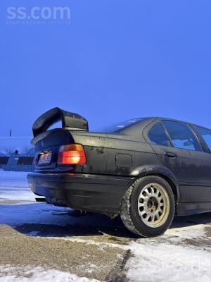 Melns BMW 316 1994 Rīga, ar dzinēja tilpumu 1.60 L un nobraukumu 255 tūkst. km par 2500 €, foto 5 vietnē AUTOMOTO.COM.LV