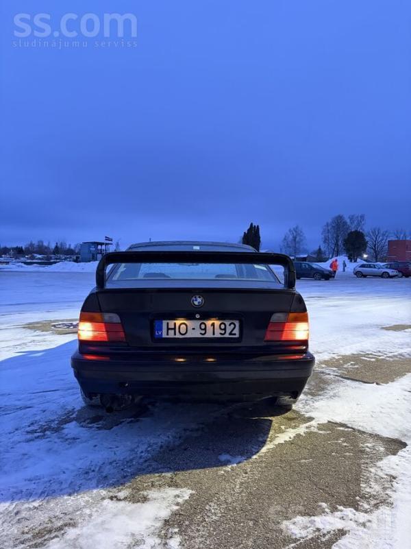 Melns BMW 316 1994 Rīga, ar dzinēja tilpumu 1.60 L un nobraukumu 255 tūkst. km par 2500 €, foto 6 vietnē AUTOMOTO.COM.LV