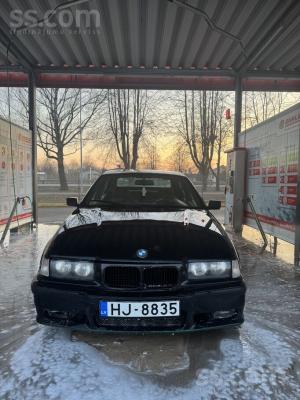 Melns BMW 316 1994 Ogre, ar dzinēja tilpumu 1.60 L un nobraukumu 288 tūkst. km par 2200 €, foto  vietnē AUTOMOTO.COM.LV
