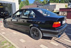 Black BMW 316 1994 in Riga, with an engine capacity of 2.50 L and mileage of 318 thousand km for 9800 €, photo 4 on AUTOMOTO.COM.LV