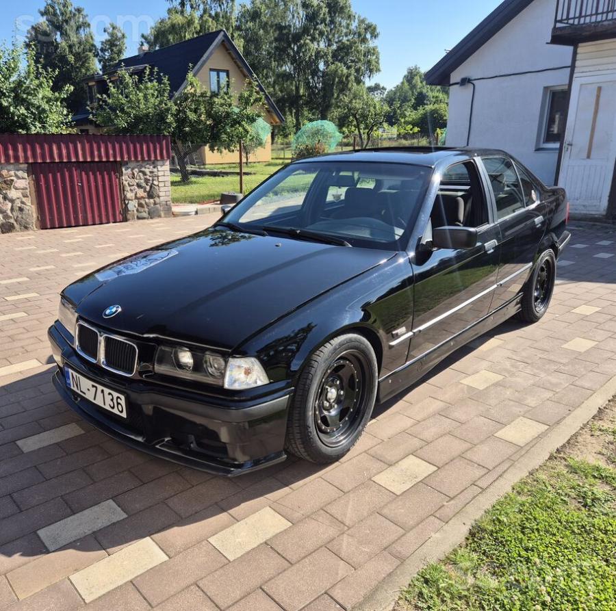 Black BMW 316 1994 in Riga, with an engine capacity of 2.50 L and mileage of 318 thousand km for 9800 €, photo 5 on AUTOMOTO.COM.LV