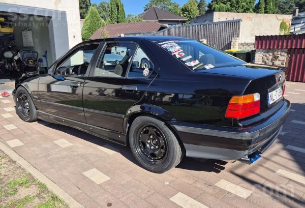 Black BMW 316 1994 in Riga, with an engine capacity of 2.50 L and mileage of 318 thousand km for 9800 €, photo 4 on AUTOMOTO.COM.LV