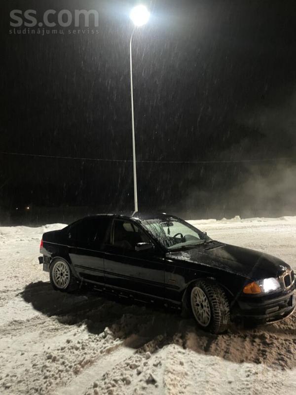 Black BMW 316 2000 in Riga, with an engine capacity of 1.90 L and mileage of 339 thousand km for 1500 €, photo 6 on AUTOMOTO.COM.LV