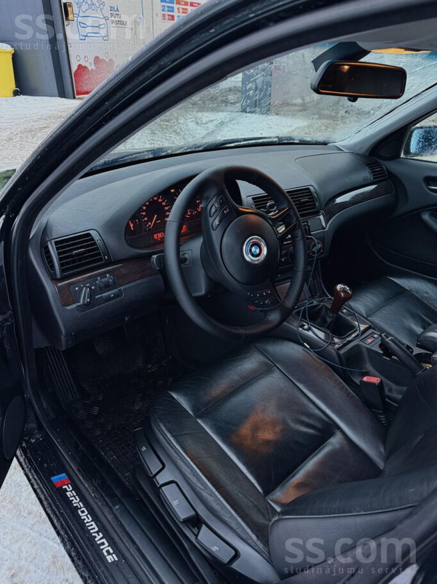 Black BMW 316 2005 in Riga, with an engine capacity of 1.80 L and mileage of 277 thousand km for 2600 €, photo 5 on AUTOMOTO.COM.LV