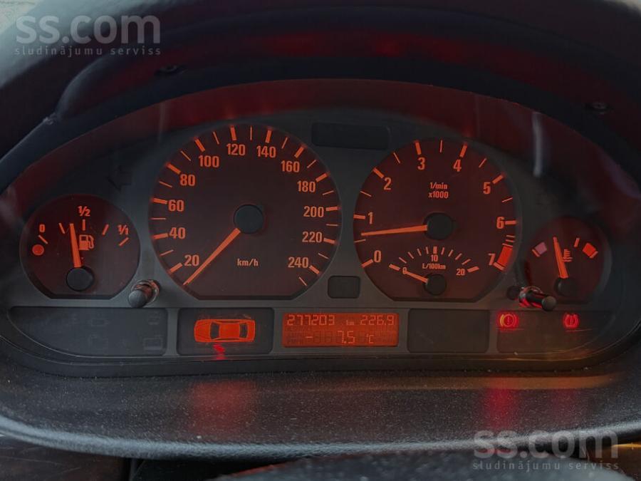 Black BMW 316 2005 in Riga, with an engine capacity of 1.80 L and mileage of 277 thousand km for 2600 €, photo 6 on AUTOMOTO.COM.LV