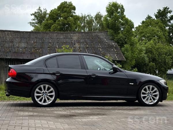 Black BMW 316 2010 in Riga, with an engine capacity of 2.00 L and mileage of 280 thousand km for 4750 €, photo 6 on AUTOMOTO.COM.LV