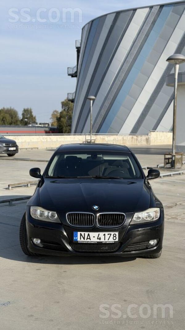 Black BMW 316 2010 in Riga, with an engine capacity of 2.00 L and mileage of 262 thousand km for 4100 €, photo 3 on AUTOMOTO.COM.LV