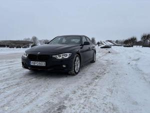 Melns BMW 316 2012 Kauņa, ar dzinēja tilpumu 2.00 L un nobraukumu 326 tūkst. km par 8900 €, foto  vietnē AUTOMOTO.COM.LV