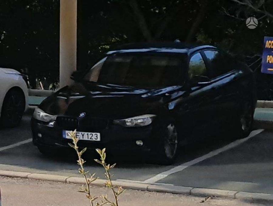Black BMW 316 2012 in Vilnius, with an engine capacity of 2.00 L and mileage of 320 thousand km for 5700 €, photo 3 on AUTOMOTO.COM.LV