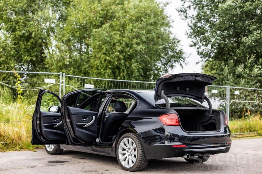 Black BMW 316 2013 in Riga, with an engine capacity of 2.00 L and mileage of 355 thousand km for 8590 €, photo 10 on AUTOMOTO.COM.LV