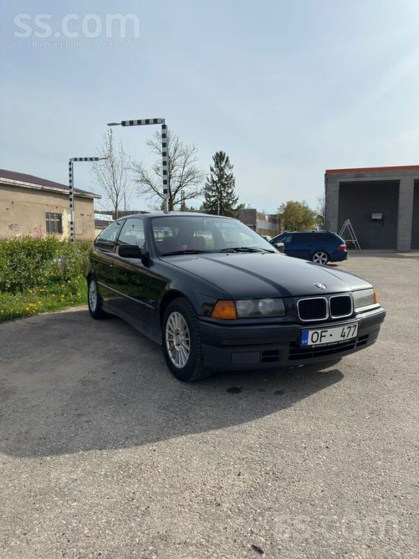 Black BMW 316 1995 in Riga, with an engine capacity of 1.60 L and mileage of 327 thousand km for 2750 €, photo 2 on AUTOMOTO.COM.LV