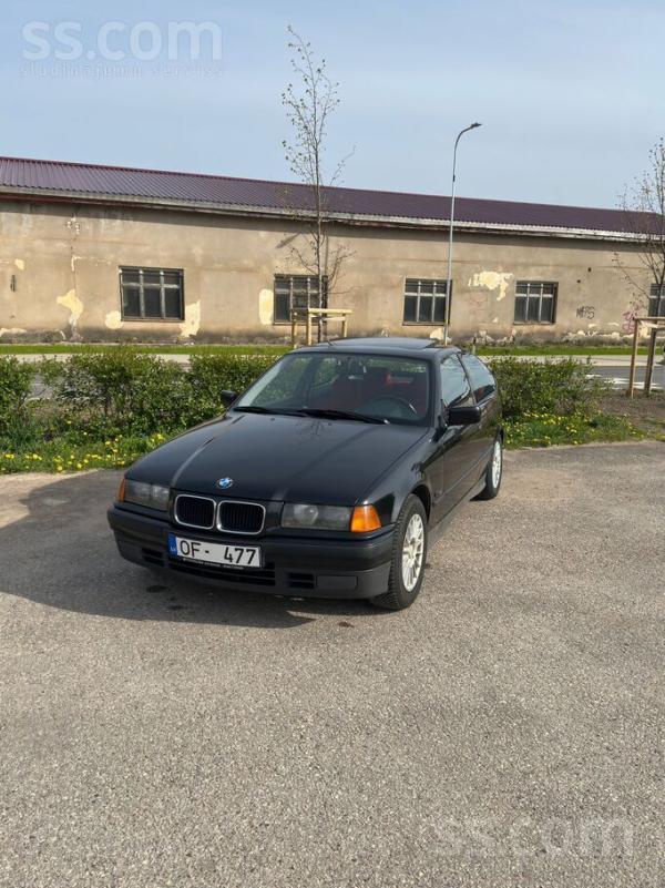 Black BMW 316 1995 in Riga, with an engine capacity of 1.60 L and mileage of 327 thousand km for 2750 €, photo 3 on AUTOMOTO.COM.LV