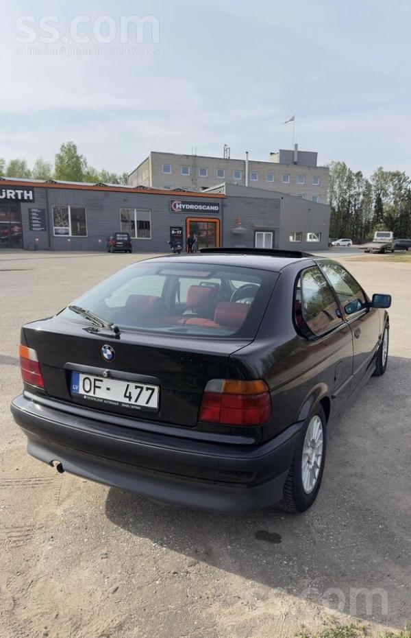 Black BMW 316 1995 in Riga, with an engine capacity of 1.60 L and mileage of 327 thousand km for 2750 €, photo 4 on AUTOMOTO.COM.LV