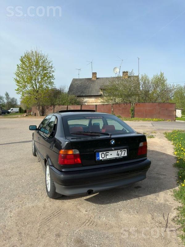Black BMW 316 1995 in Riga, with an engine capacity of 1.60 L and mileage of 327 thousand km for 2750 €, photo 5 on AUTOMOTO.COM.LV
